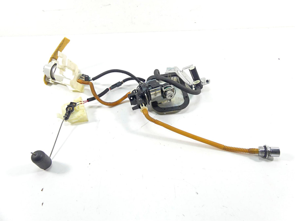 2011 Harley Softail FXS Blackline Fuel Gas Petrol Pump + Level Sender ...