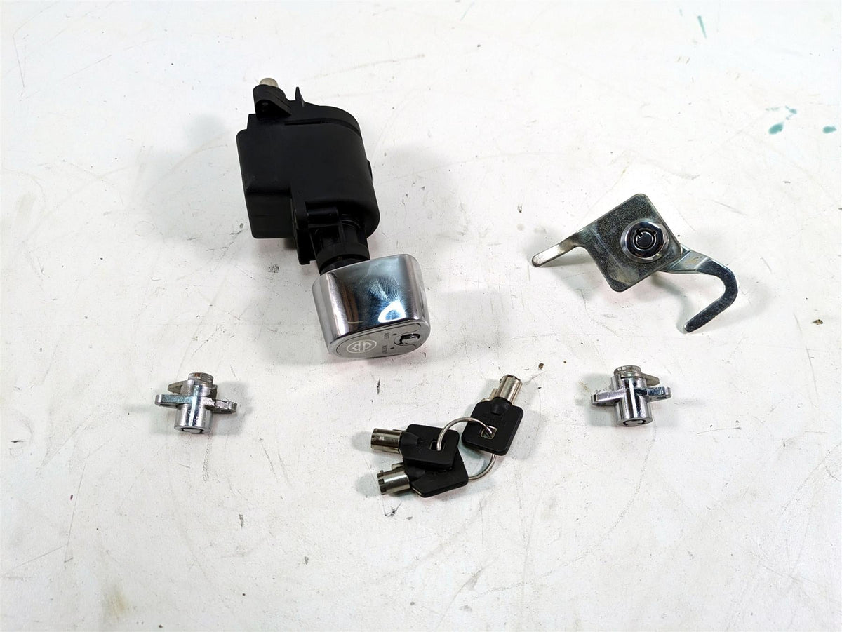 2006 Harley Touring FLHTCUI Electra Glide Ignition Switch Key Lock Set ...