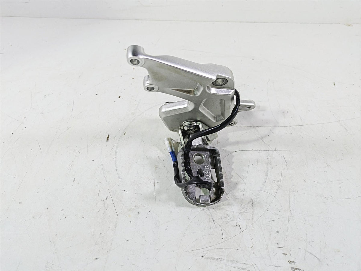 2021 Yamaha Tenere 700 XTZ7 Right Footpeg Foot Peg & Mount BW3-F7443-0 ...